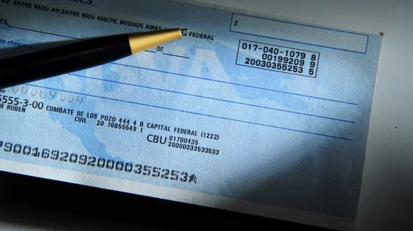 ESTALLÓ LA CADENA DE PAGO: 800 mil cheques sin fondos y empresas al ...
